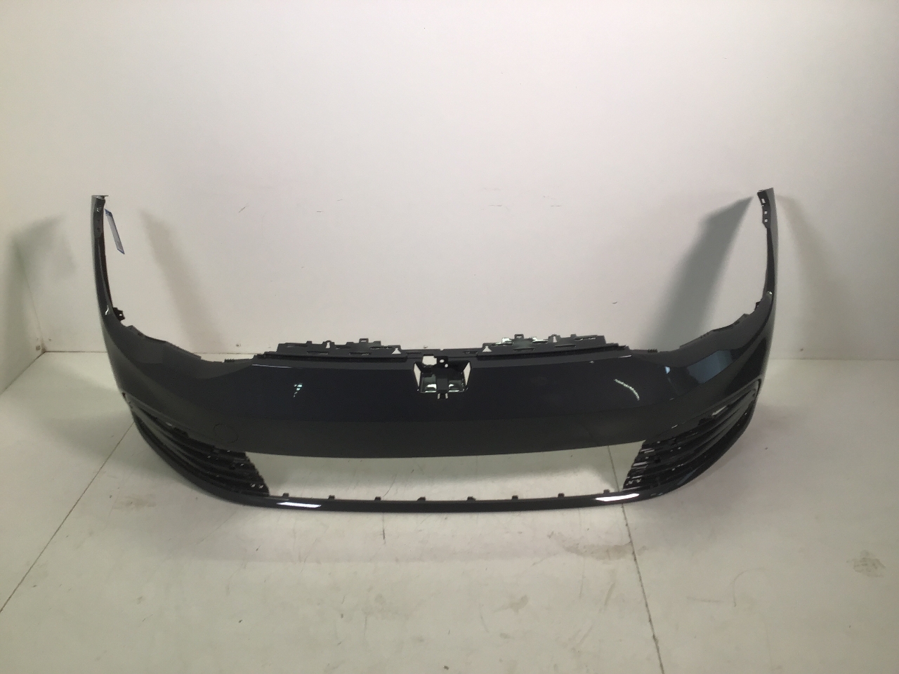 Bumper front VW Golf VIII (CD) 2.0 TSI R 4motion 235 kW 320 PS (09.2020 ...